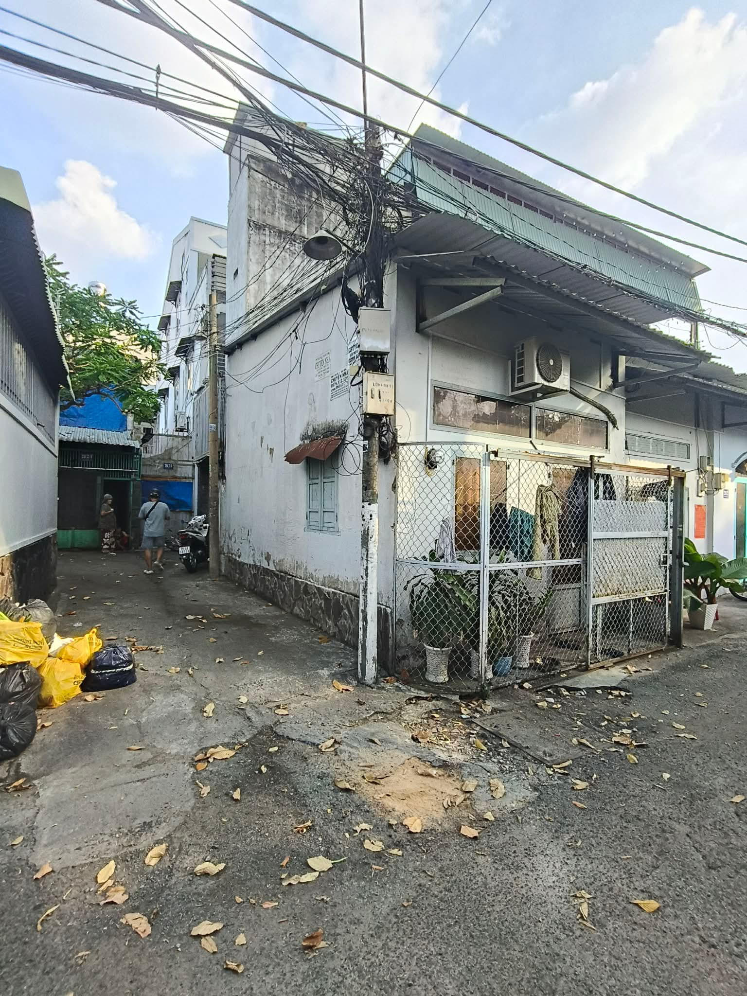 Nhà ở trung tâm quận thủ đức. Khu dân đông đúc