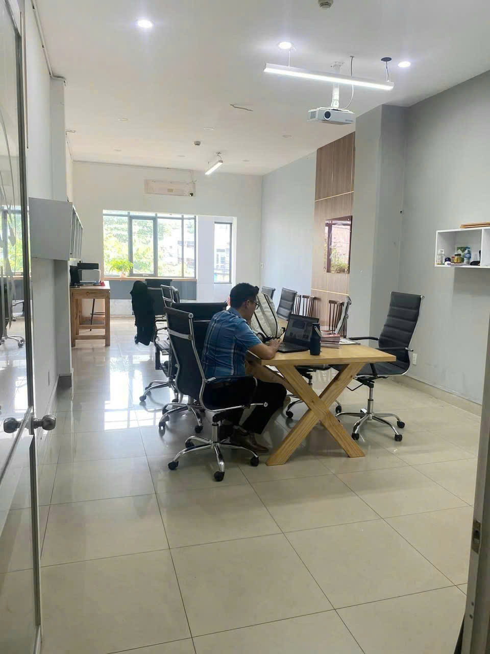 CHO THUÊ MẶT TIỀN ĐỒNG KHỞI GẦN ĐẠI HỌC ĐN 4 TẦNG, HẦM, 7PN