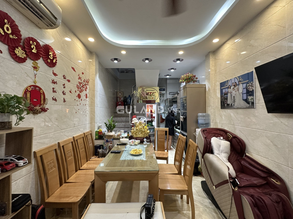 NGÃ TƯ SỞ, CẠNH ROYAL CITY, LẠ VÀ ĐẶC BIỆT 35M x 6T, 4,3 tỷ