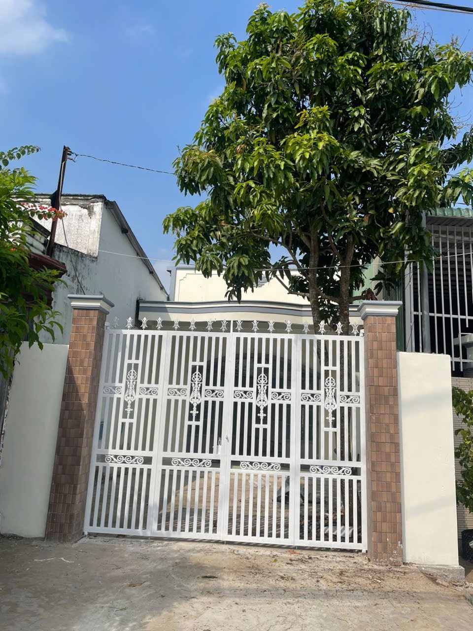 NHÀ MẶT TIỀN LỘ VÒNG CUNG(923), ĐỐI DIỆN KÈ SÔNG CẦN THƠ— RẤT ĐẸP, DTSD ...