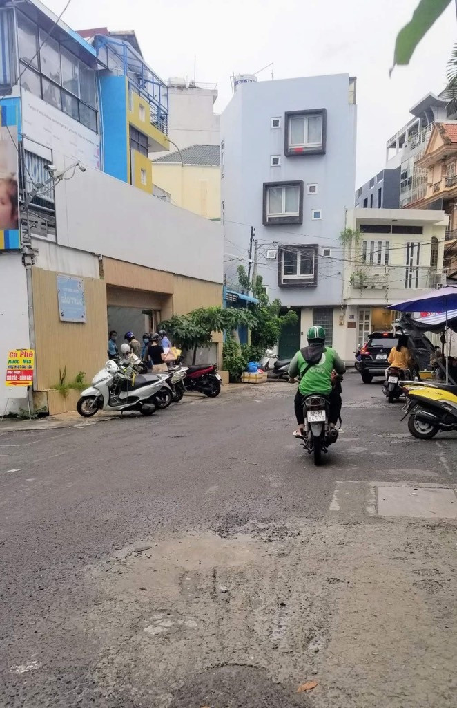 Gấp bán nhà gần các trường đại học lớn, gipas quận 1, bình thạnh