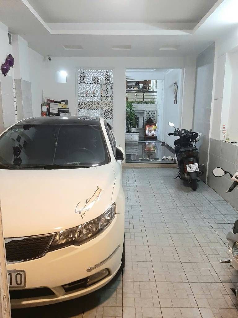 Hẽm xe tăng, mặt tiền hẽm kinh doanh, có hầm, sổ hoàng công đủ