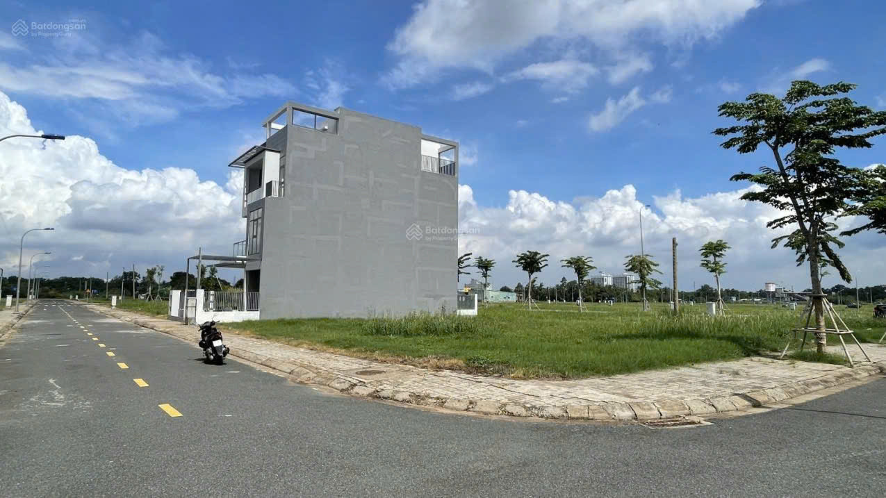 CẦN BÁN LÔ GÓC 2 MẶT TIỀN ĐƯỜNG 14m và 60M ĐI THẰNG VỀ SÂN BAY LONG ...