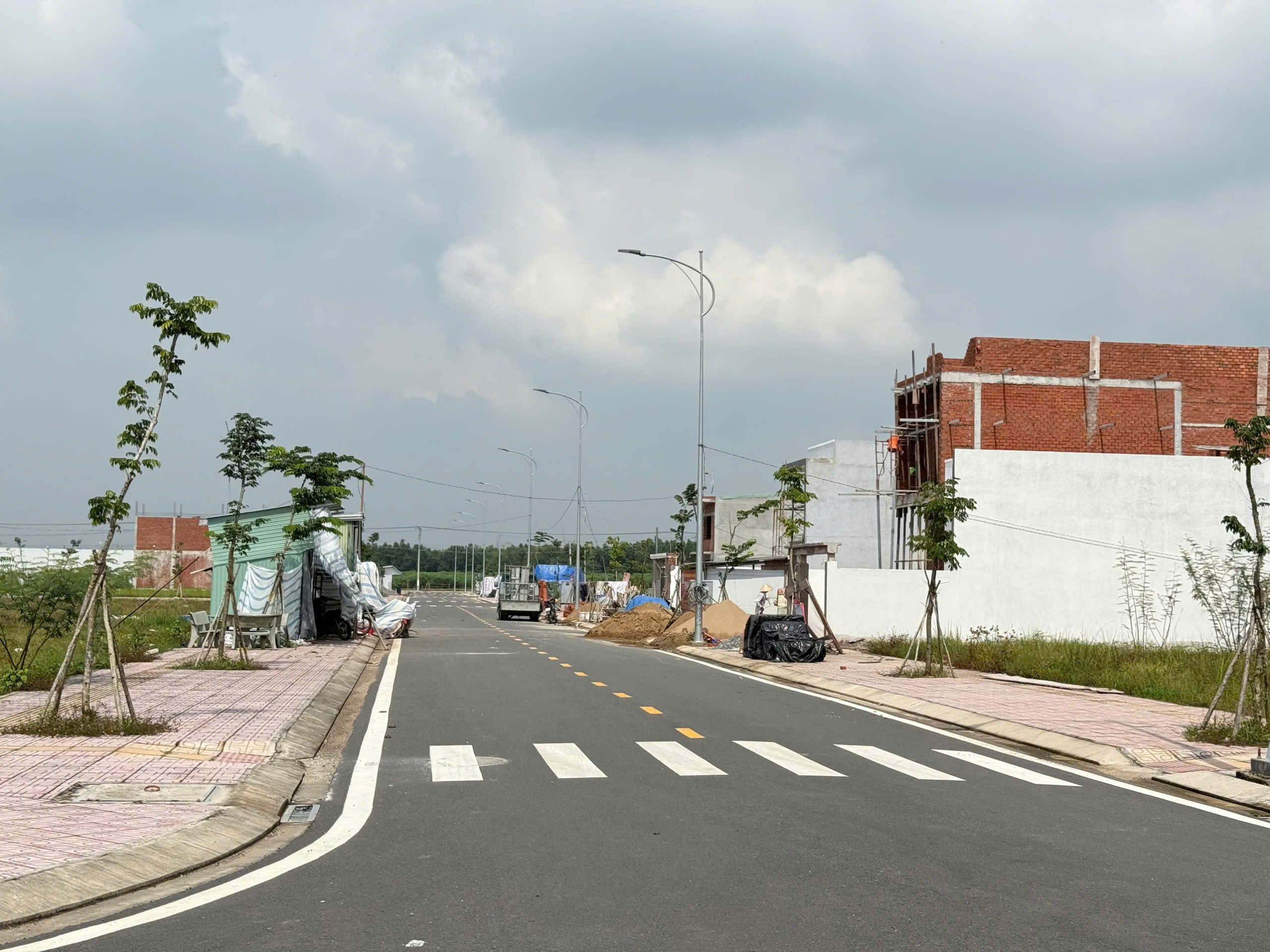 CẦN BÁN LÔ GÓC 2 MẶT TIỀN ĐƯỜNG 14m và 60M ĐI THẰNG VỀ SÂN BAY LONG ...