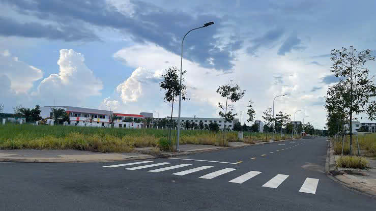 Cần bán đất nền Long Thành full thổ cư - mặt tiền 45m - sát SBQTLT ...