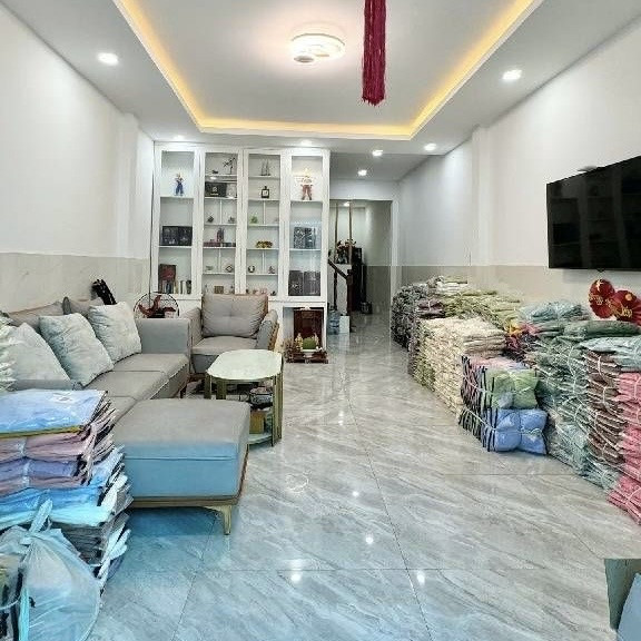 Trường Chinh, Gần Sân bay TSN ga T3, 62m2, nhà mới đẹp, tiện ở hoặc ...