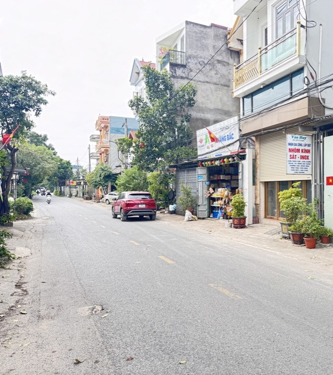 Trục chính kinh doanh đường thông ô tô chạy vù vù cách đường Vân Nội,Võ ...