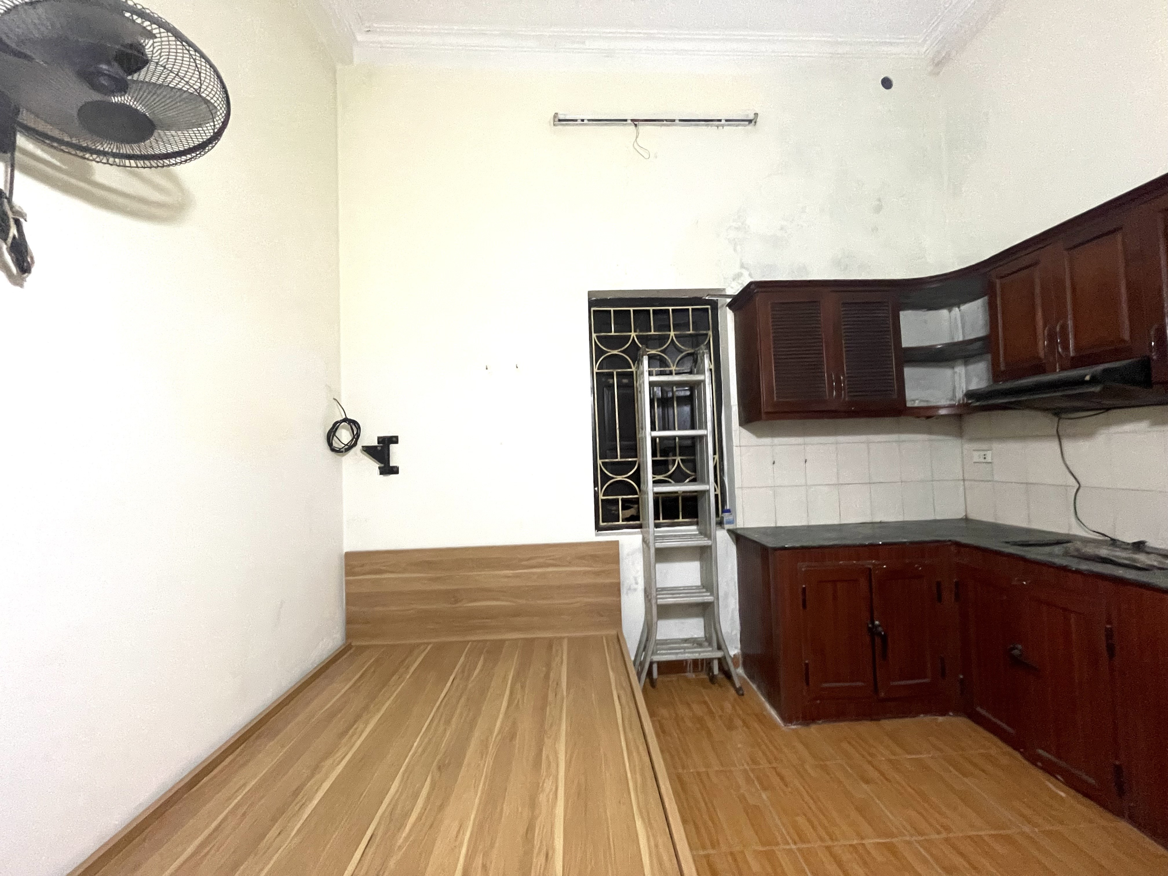 Cho thuê phòng trọ tại Xuân La khu dân trí cao, ô tô đỗ cửa, đủ đồ, giờ ...