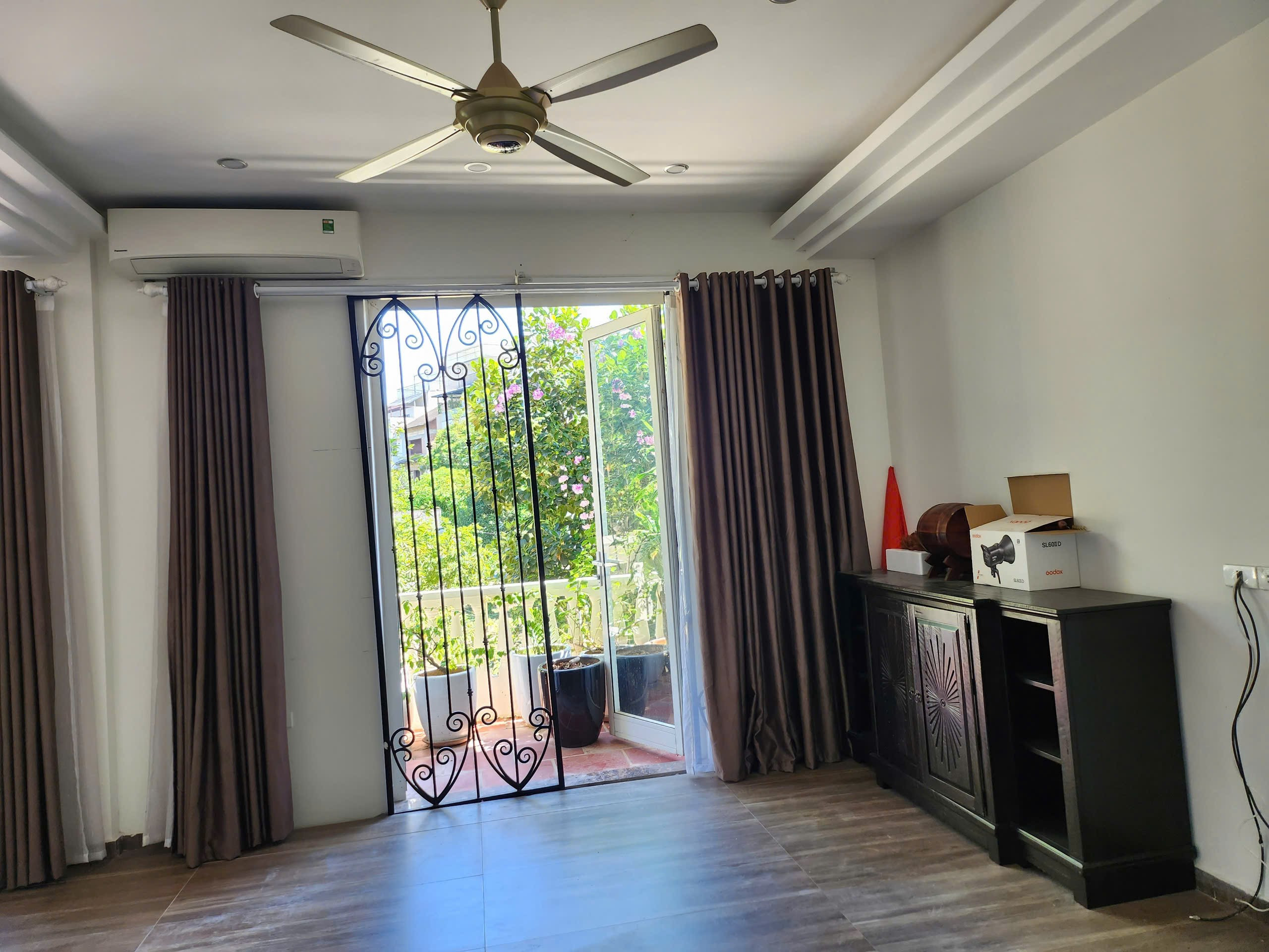 Cho thuê BT Xuân Phương, Nam Từ Liêm 150M x 5T THANG MÁY, Ô TÔ DỪNG ĐỖ ...