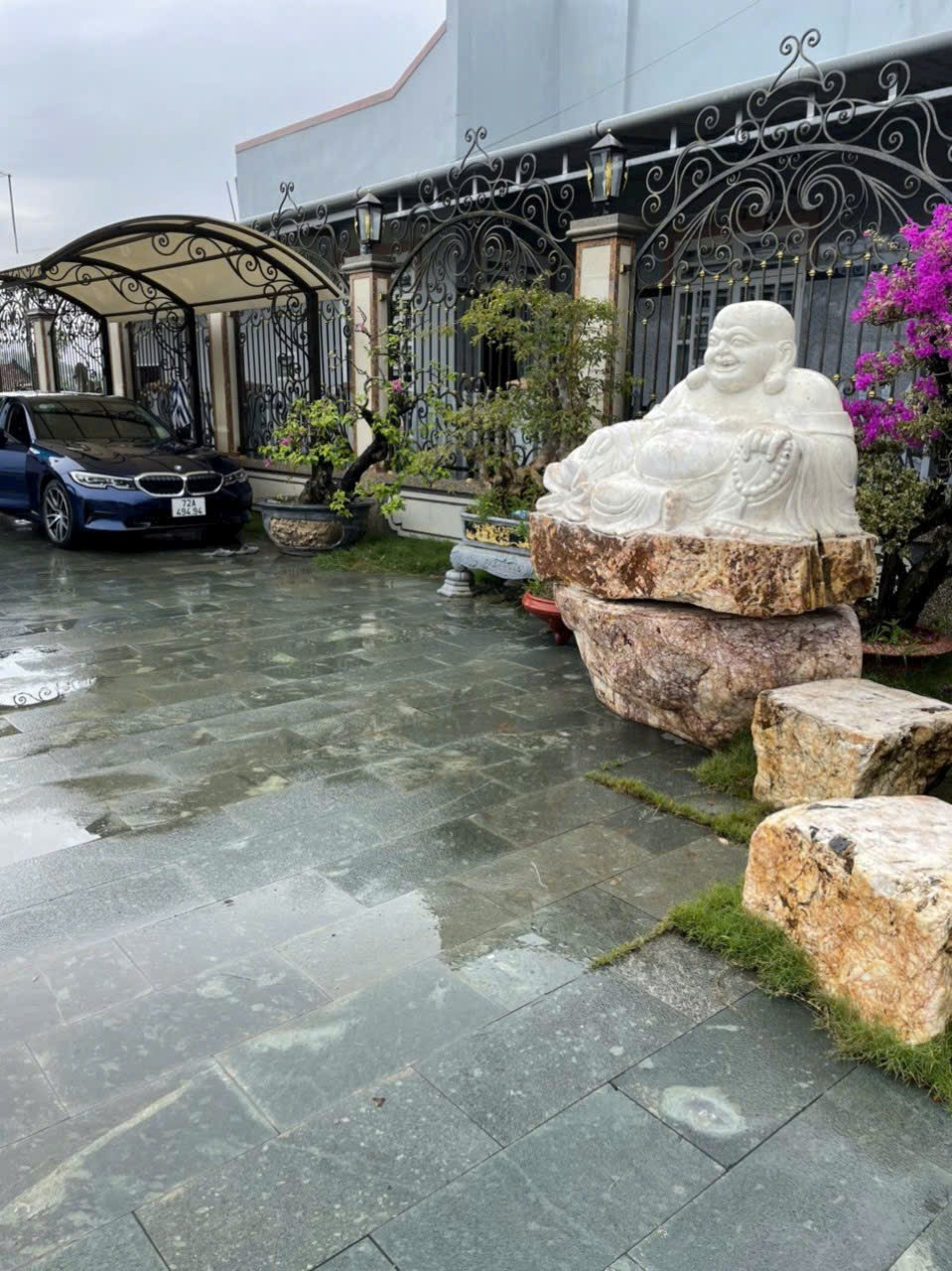 Bán căn biệt thự có 300m2 thổ cư. Xây dựng tường rào xung quanh bao đẹp ...