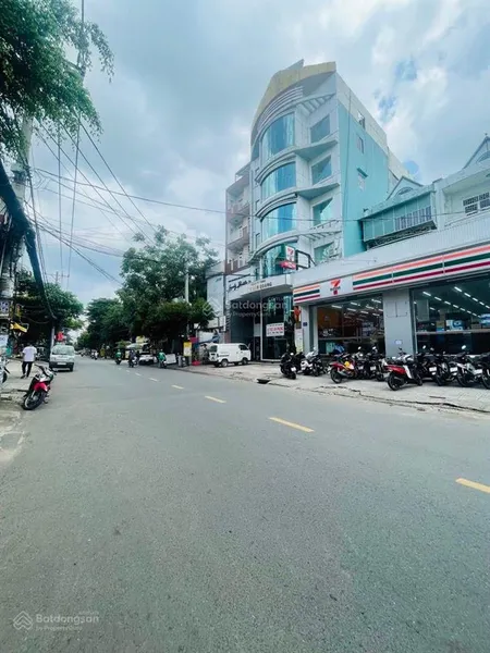 Mặt đường 8m, xe hơi xe tải tránh nhau, nhà 4 tầng, 5pn, kế bên trường ...