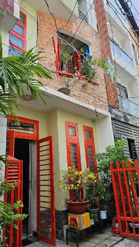 Chỉ gấp bán nhà phú nhuận, gần chợ siêu thị, giáp tân bình ,q3, sổ hồng ...