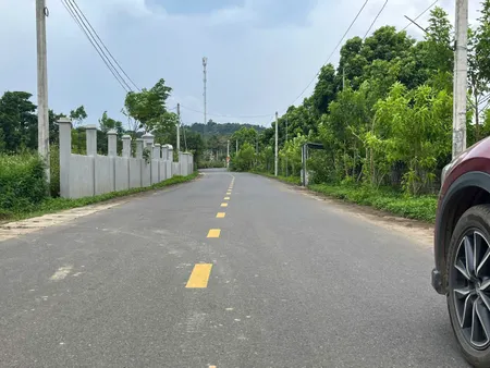 Đất mặt đường nhựa trục chính giá hạt dẻ